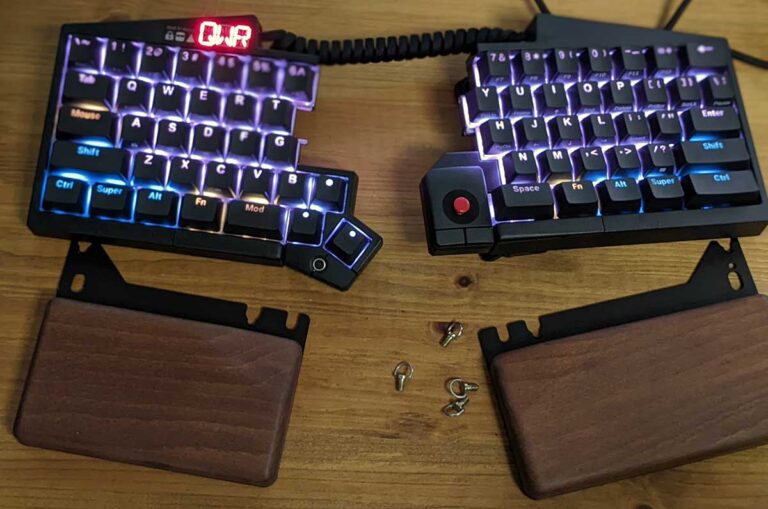 理想に近いキーボード「Ultimate Hacking Keyboard」 – SOHO研究所